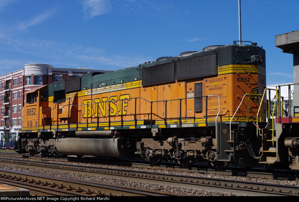BNSF 8852